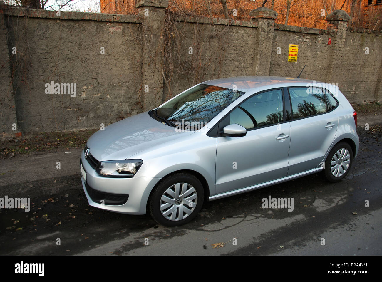 Vw polo silver hatchback -Fotos und -Bildmaterial in hoher Auflösung ...