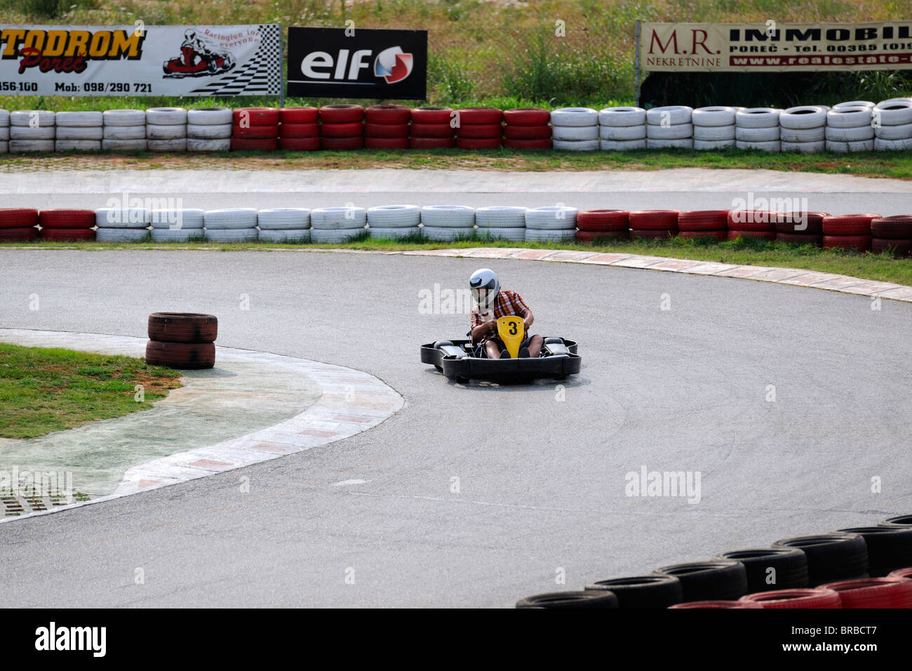 Fahrer in einem go kart -Fotos und -Bildmaterial in hoher Auflösung – Alamy