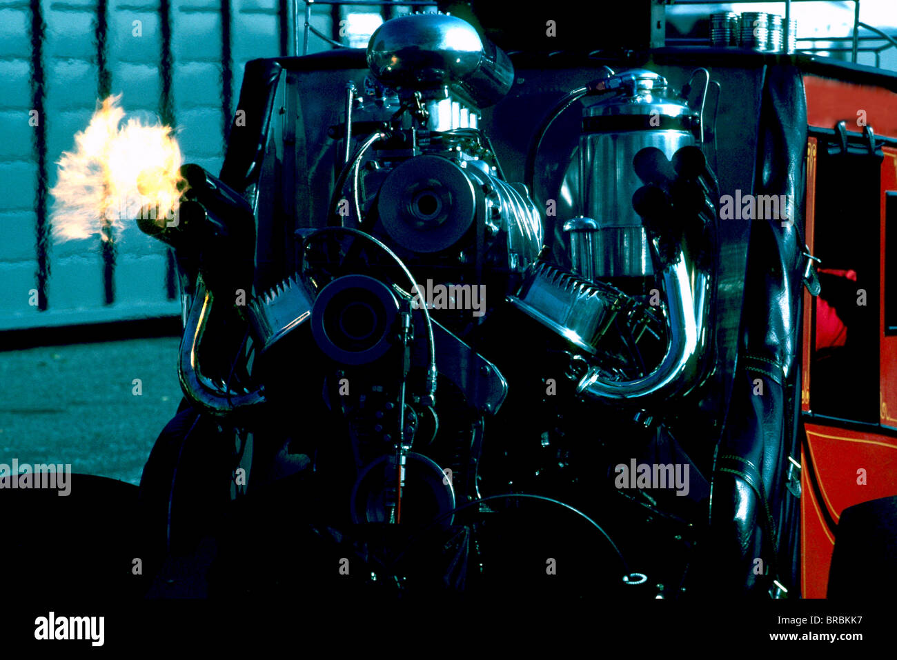 Engine exhaust drag racing -Fotos und -Bildmaterial in hoher Auflösung ...