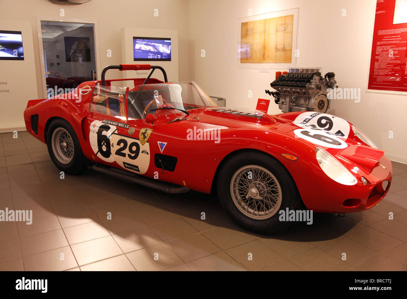 ROTER FERRARI 330 TRI LM 1962 GALLERIA MUSEUM MARANELLO Italien ...