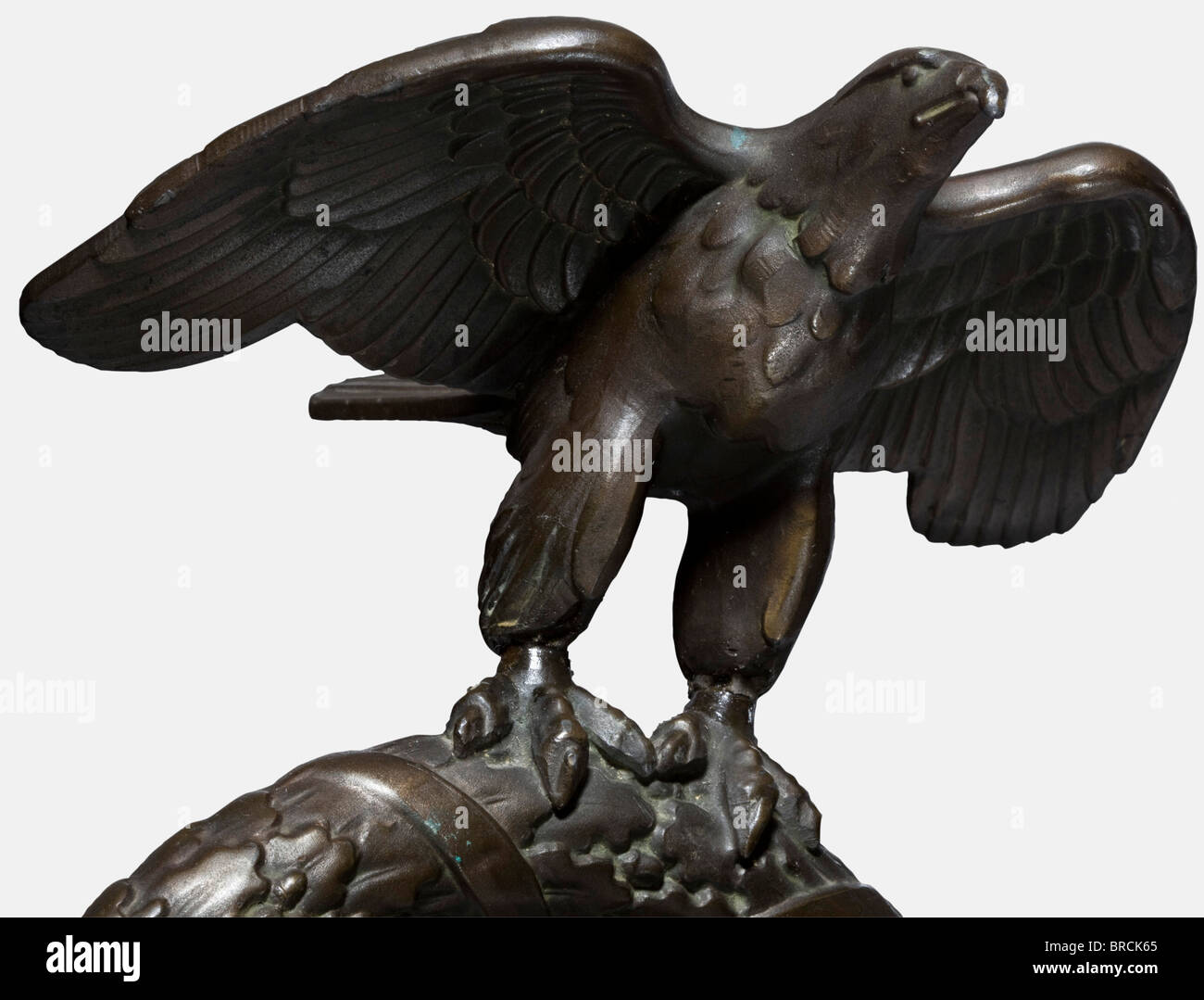 Deutsch adler und nazi hakenkreuz -Fotos und -Bildmaterial in hoher ...