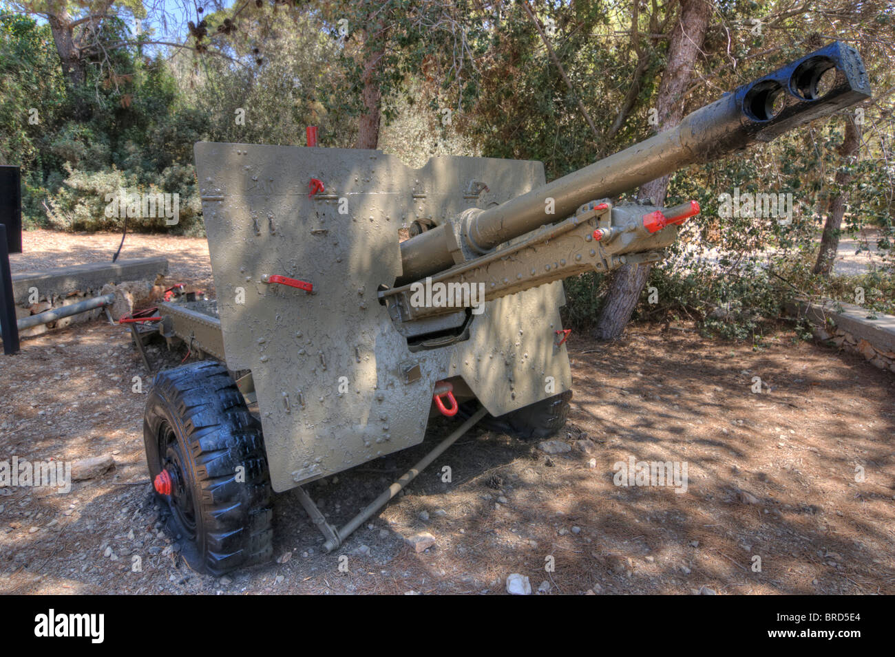 Kampfmittel qf 25 pfünder -Fotos und -Bildmaterial in hoher Auflösung ...
