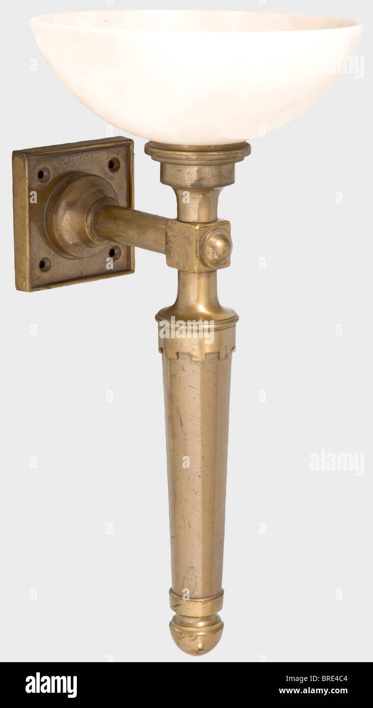 Adolf Hitler, zwei Wandkandelaber aus dem Zeichenraum im Führerhaus in ...