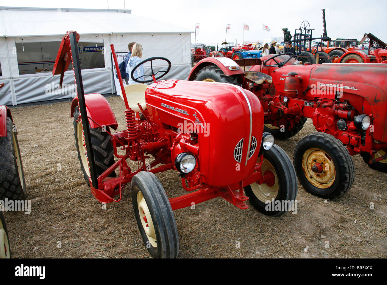 Porsche oldtimer traktor -Fotos und -Bildmaterial in hoher Auflösung ...