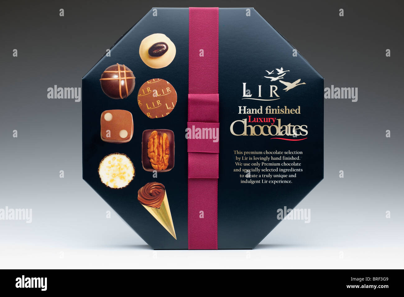 Black Box des LIR Hand fertig edle Pralinen Stockfotografie - Alamy