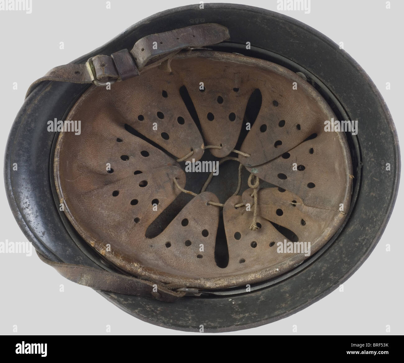 Wehrmacht, Casque modèle 35/40, Tarnung à trois tons utilisé sur le ...