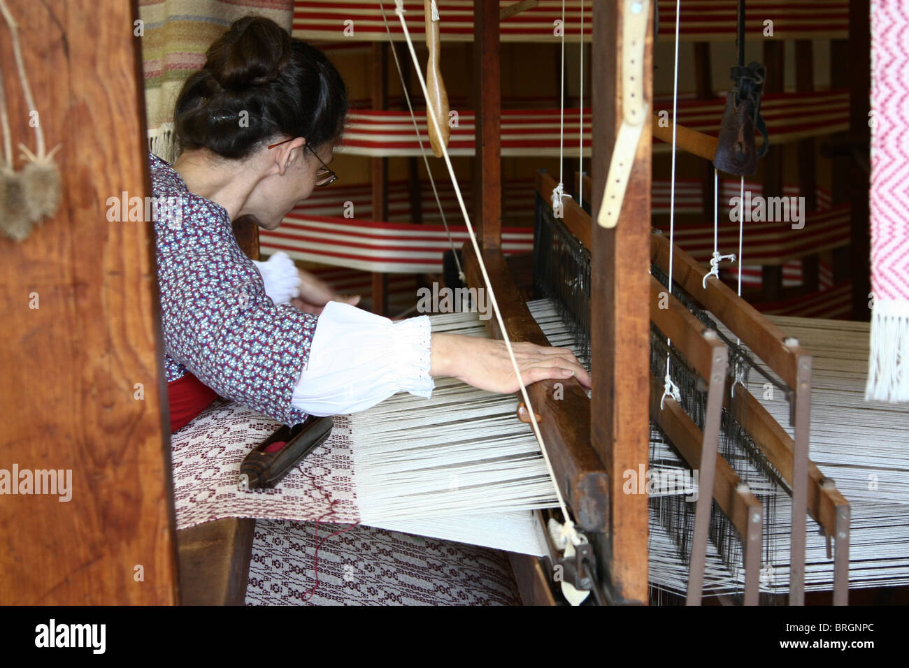 Weaving machine -Fotos und -Bildmaterial in hoher Auflösung – Alamy