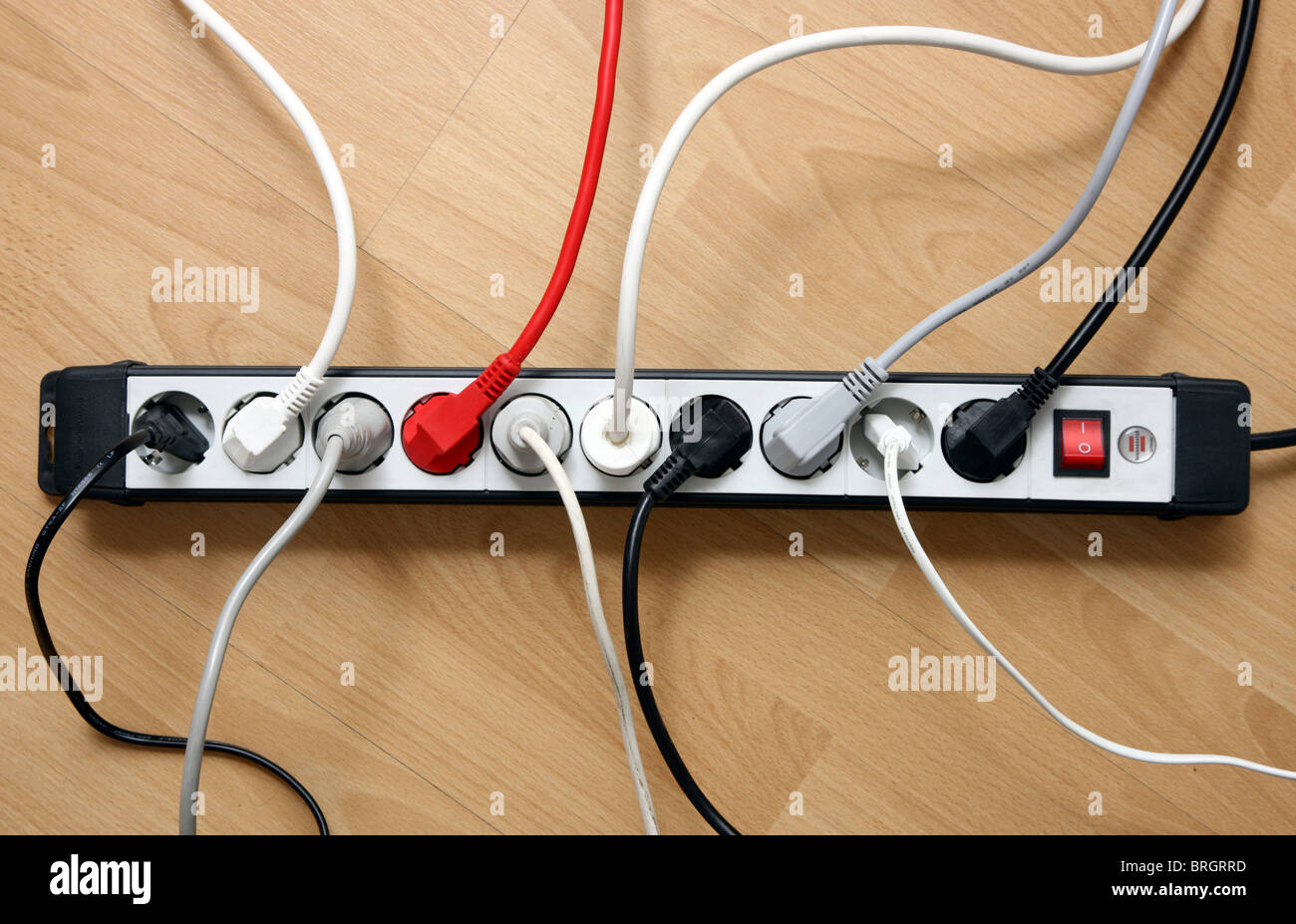 Home-Elektrik, Multi-Socket, Stromleitungen, Steckbrett, Stecker und ...