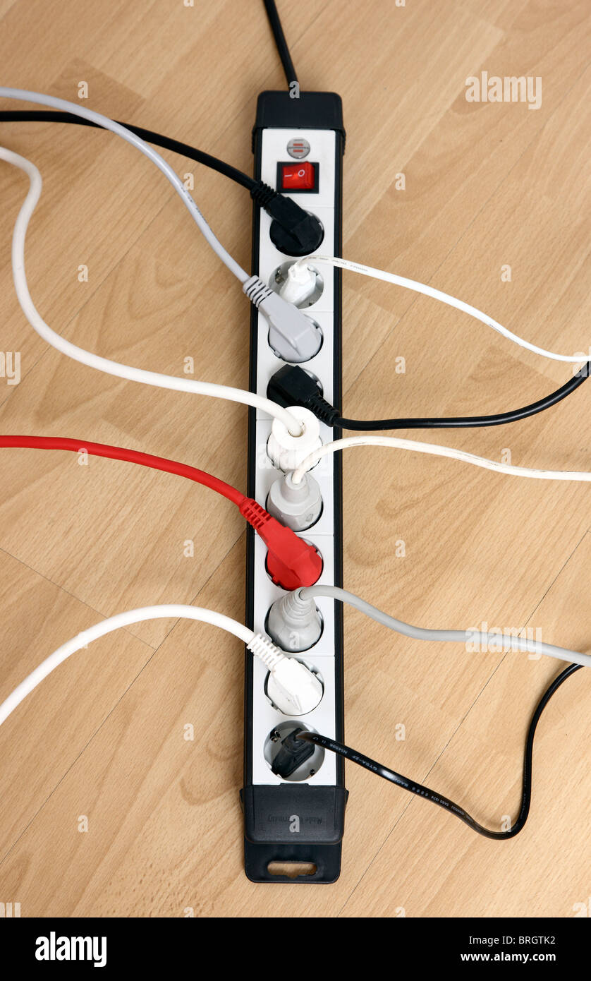 Home-Elektrik, Multi-Socket, Stromleitungen, Steckbrett, Stecker und ...
