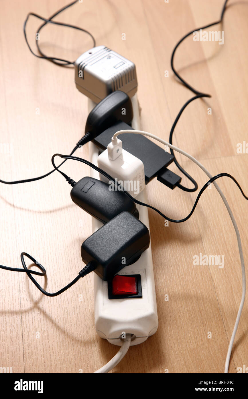 Home-Elektrik, Multi-Socket, Stromleitungen, Steckbrett, Stecker und ...