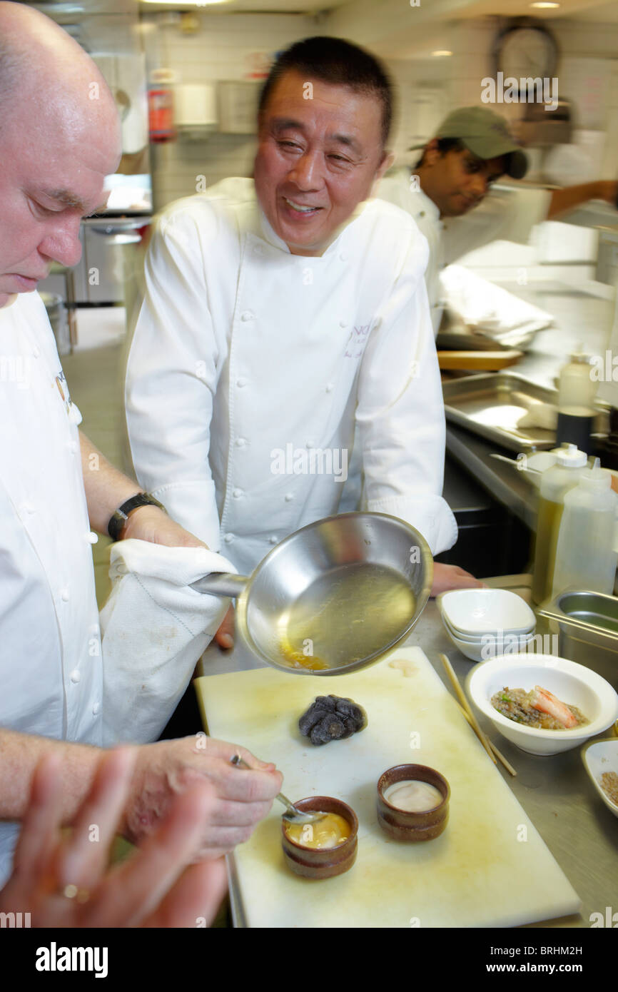 Nobuyuki "Nobu" Matsuhisa ist ein Starkoch und japanischen restaurateur ...