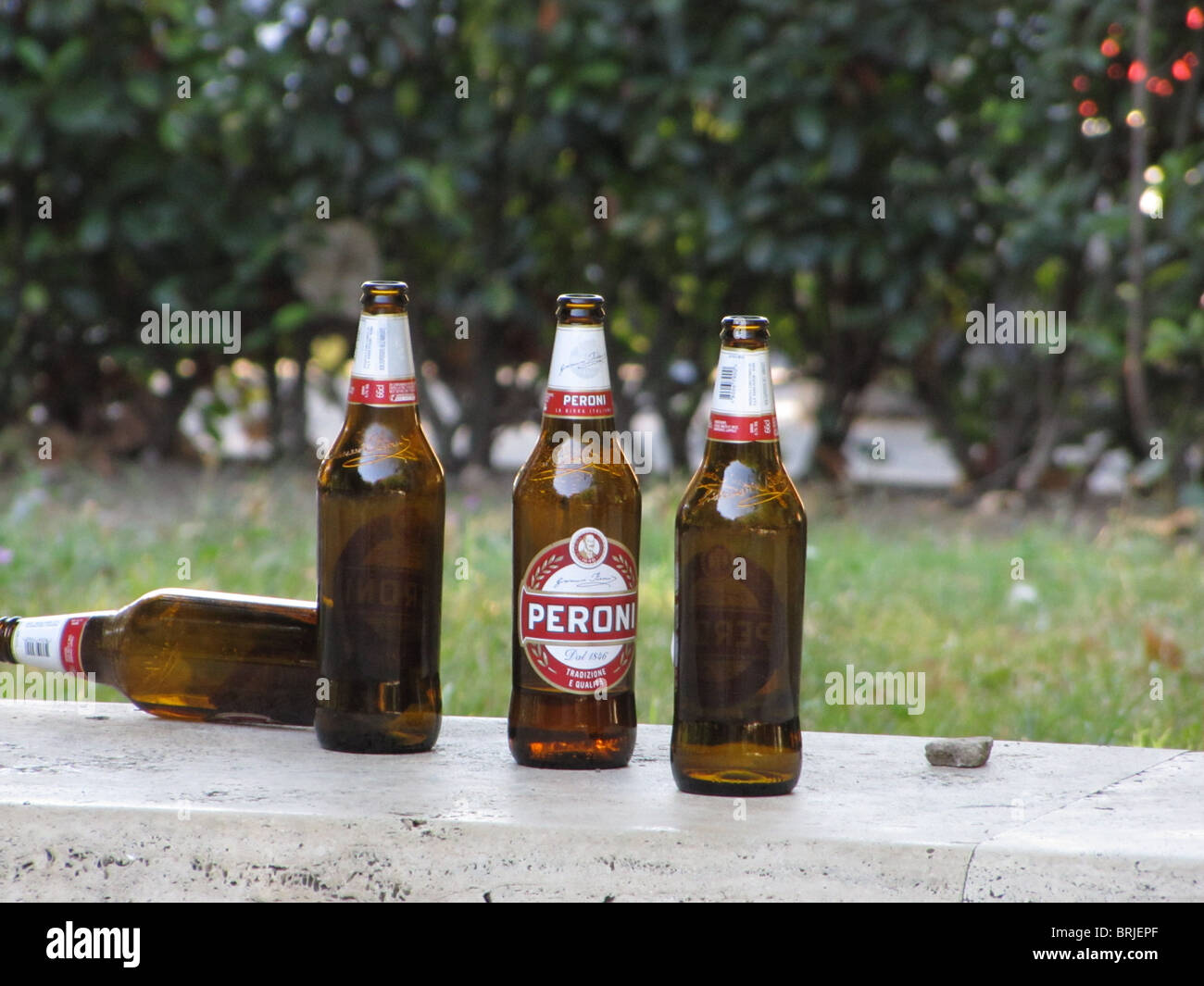 Bier peroni -Fotos und -Bildmaterial in hoher Auflösung – Alamy