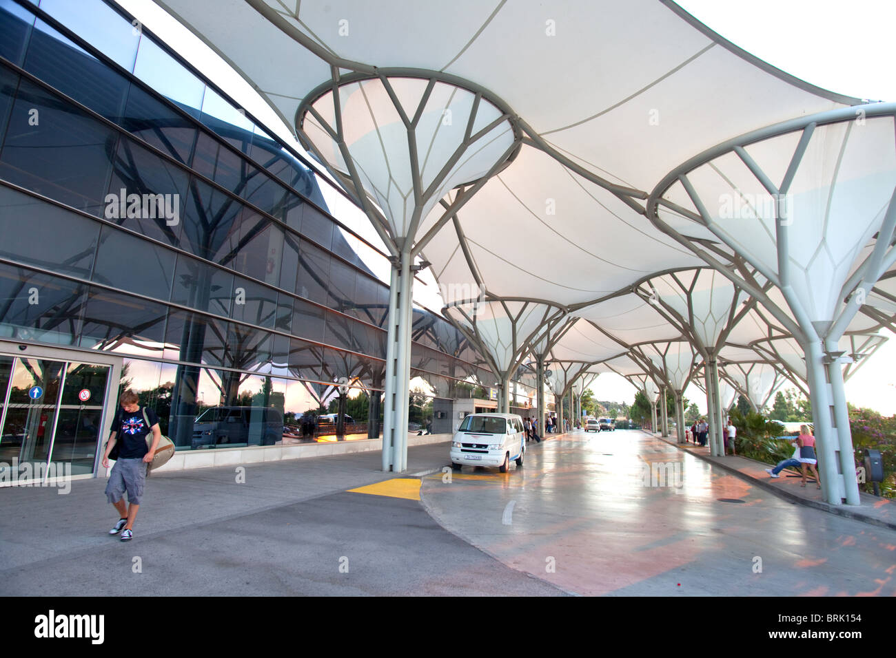 Split airport -Fotos und -Bildmaterial in hoher Auflösung – Alamy