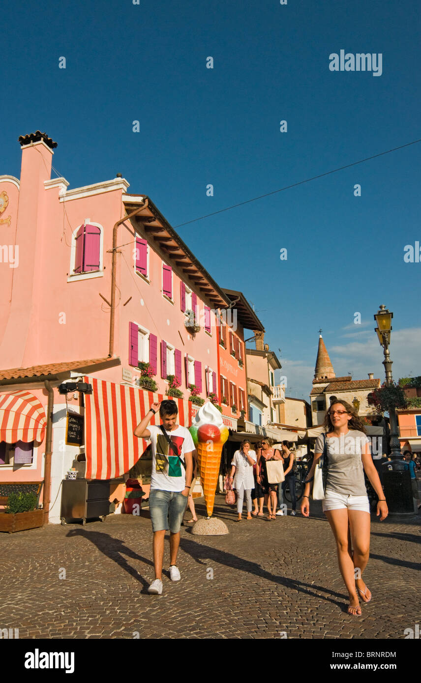 Italy caorle old town house -Fotos und -Bildmaterial in hoher Auflösung ...