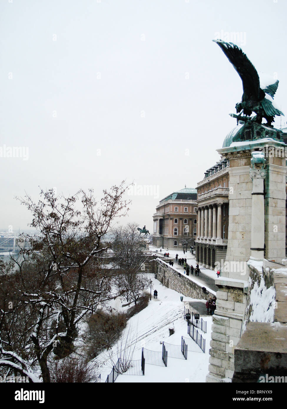 Budaer Burg in Budapest, Ungarn im Schnee Stockfotografie - Alamy