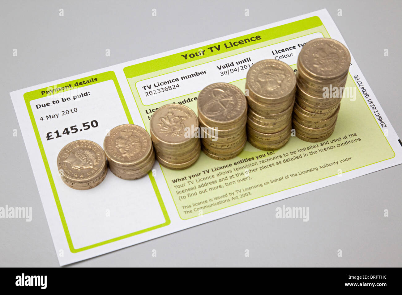 Bar bezahlen -Fotos und -Bildmaterial in hoher Auflösung – Alamy