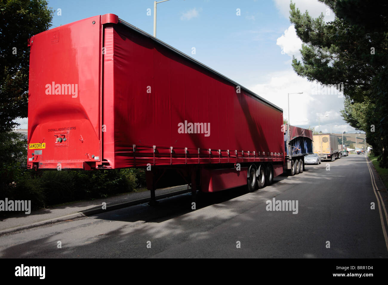 LKW-Anhänger-Einheiten geparkt im Gewerbegebiet Crediton Devon UK ...