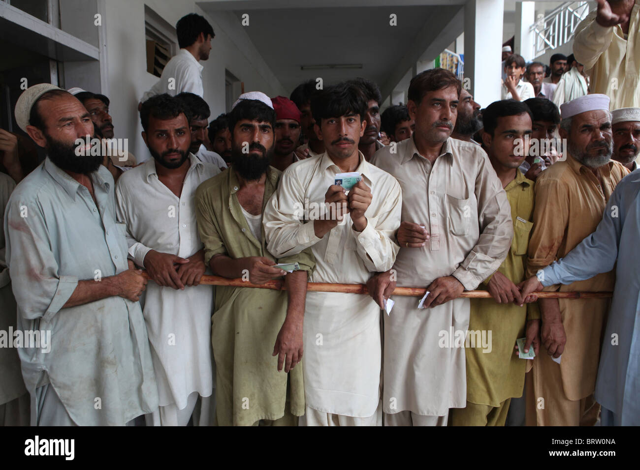 Verteilung an die Opfer der Flutkatastrophe in Pakistan zu helfen ...