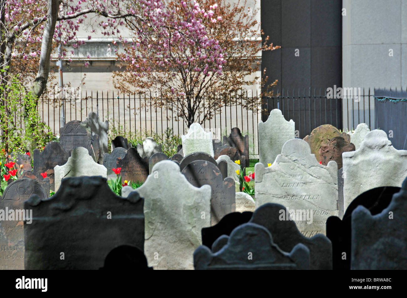 Trinity church cemetery -Fotos und -Bildmaterial in hoher Auflösung – Alamy