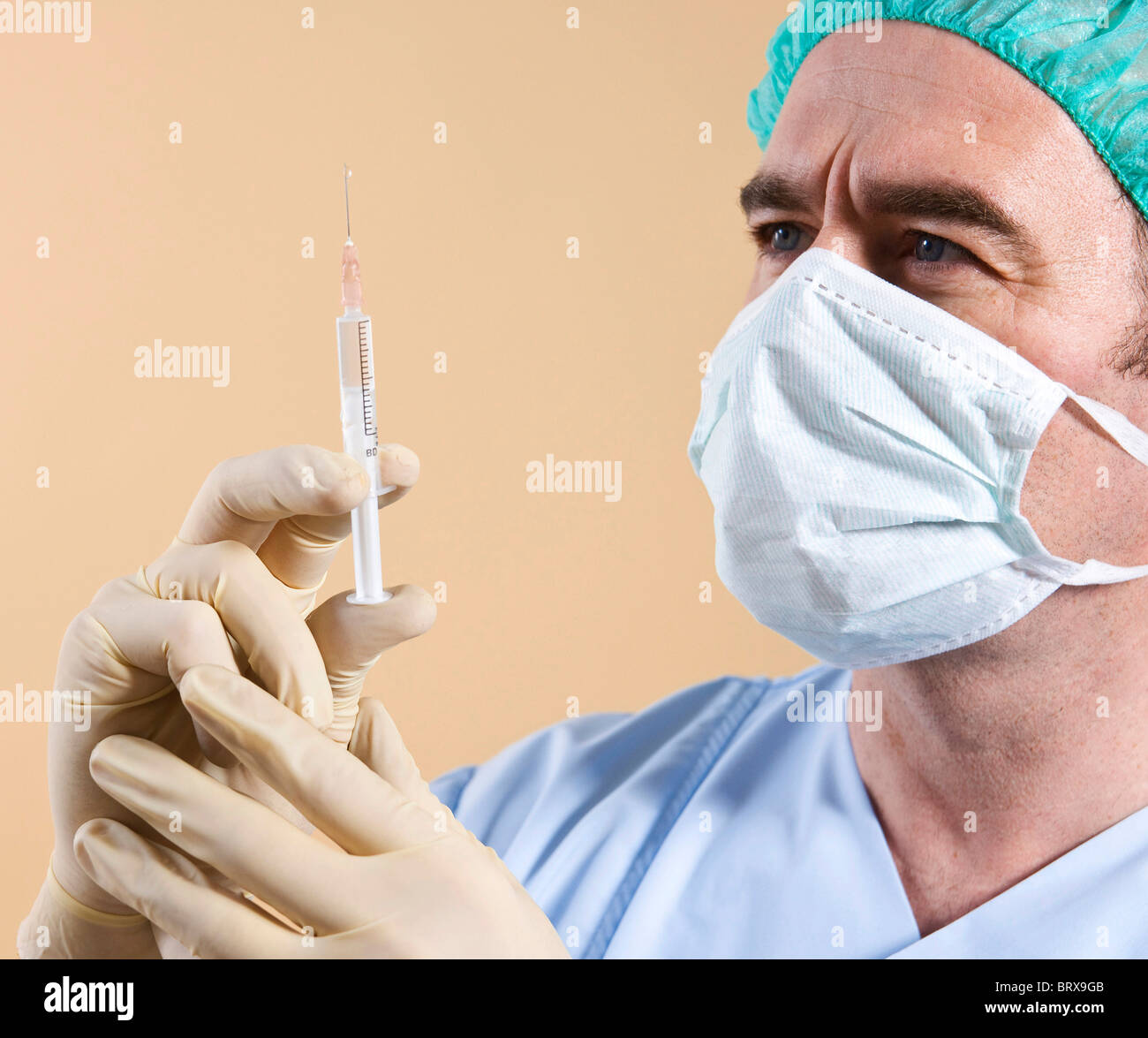 Eine spritze aufstellen -Fotos und -Bildmaterial in hoher Auflösung – Alamy