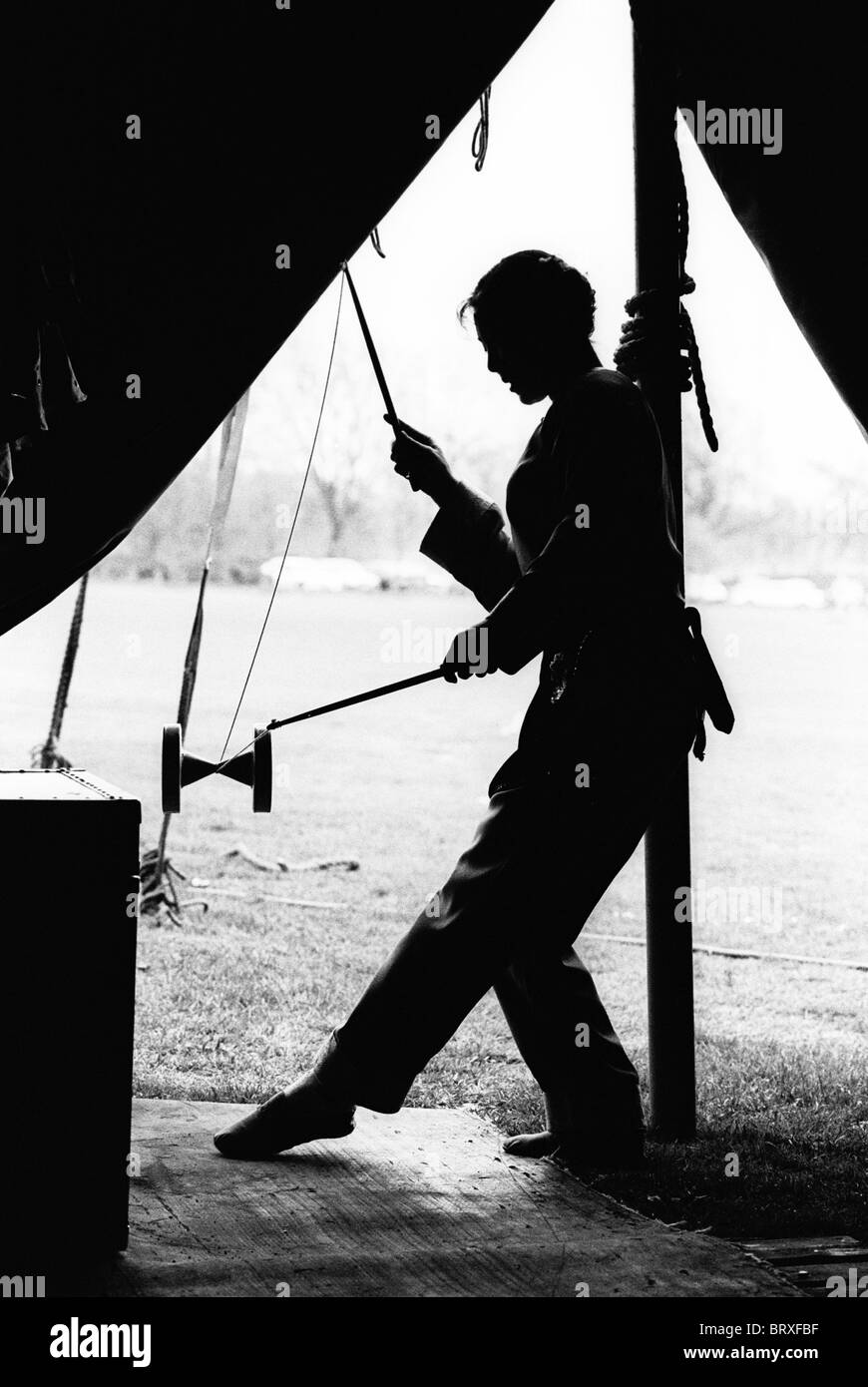 Chinese juggler juggling -Fotos und -Bildmaterial in hoher Auflösung ...
