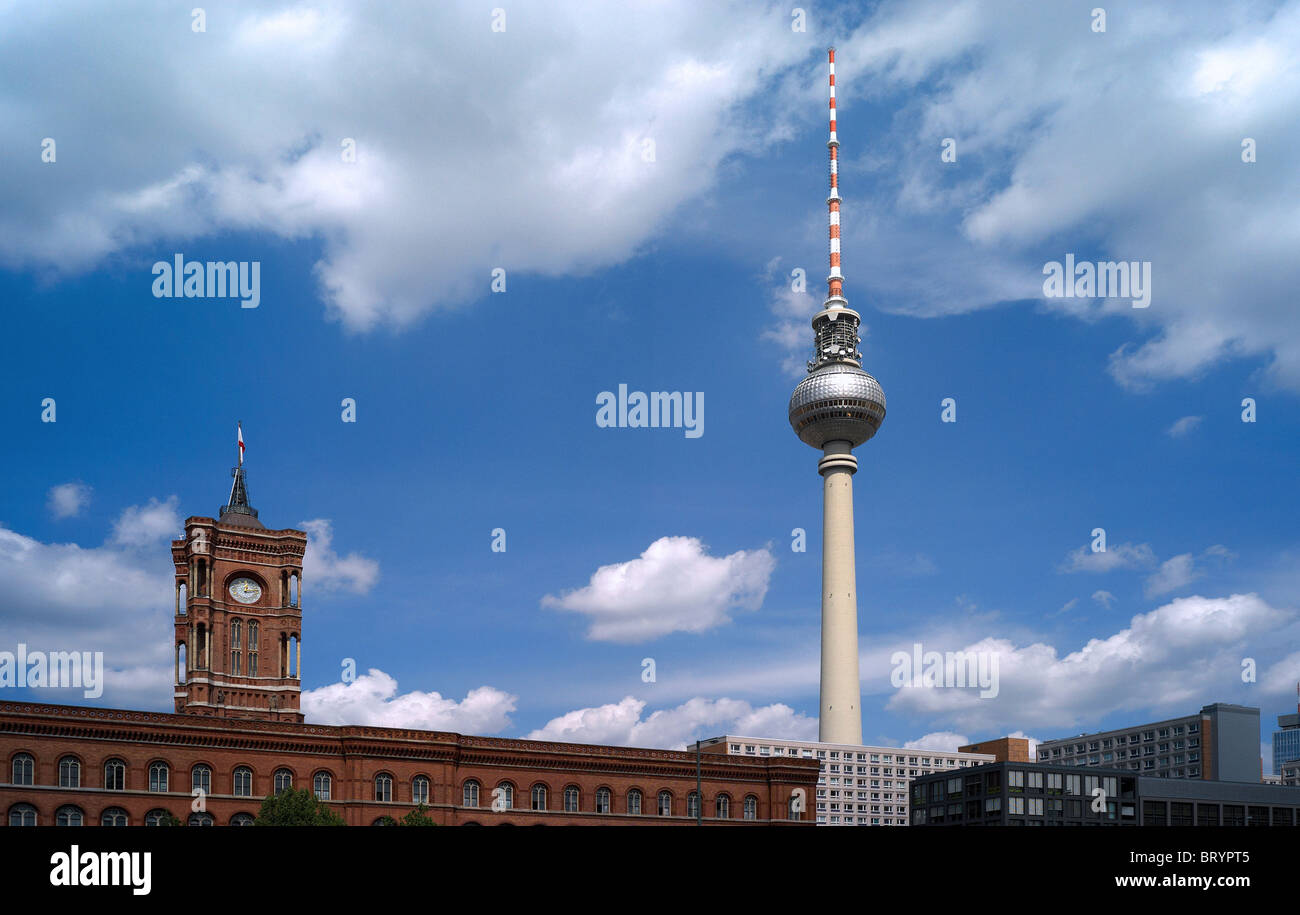 Roter turm des alten rathauses -Fotos und -Bildmaterial in hoher ...