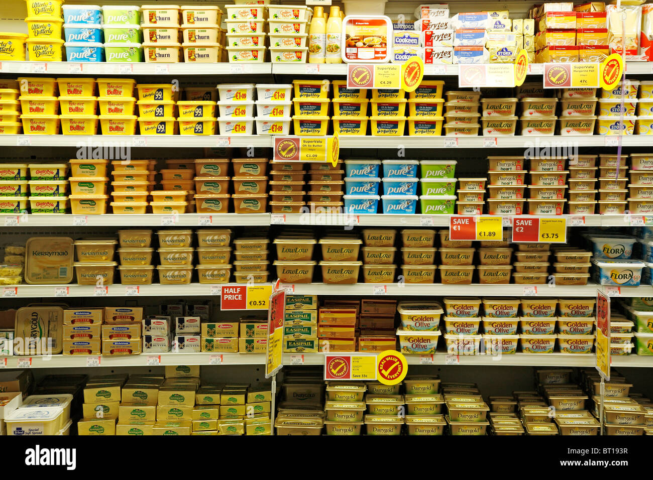 Butter und Margarine Regal im Supermarkt Stockfotografie - Alamy