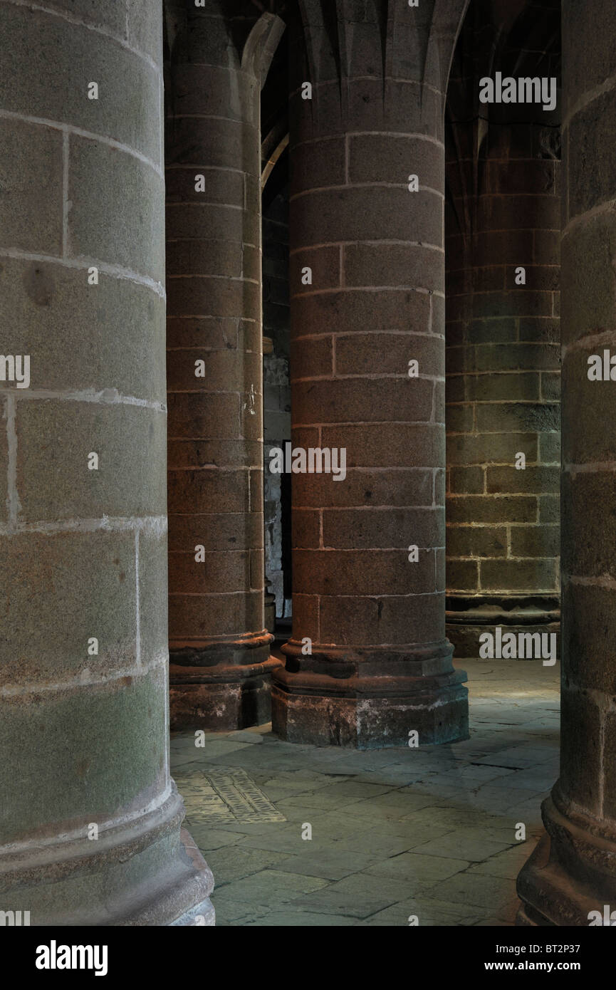 Crypte des Gros Piliers / Krypta der massiven Säulen am Mont-Saint ...