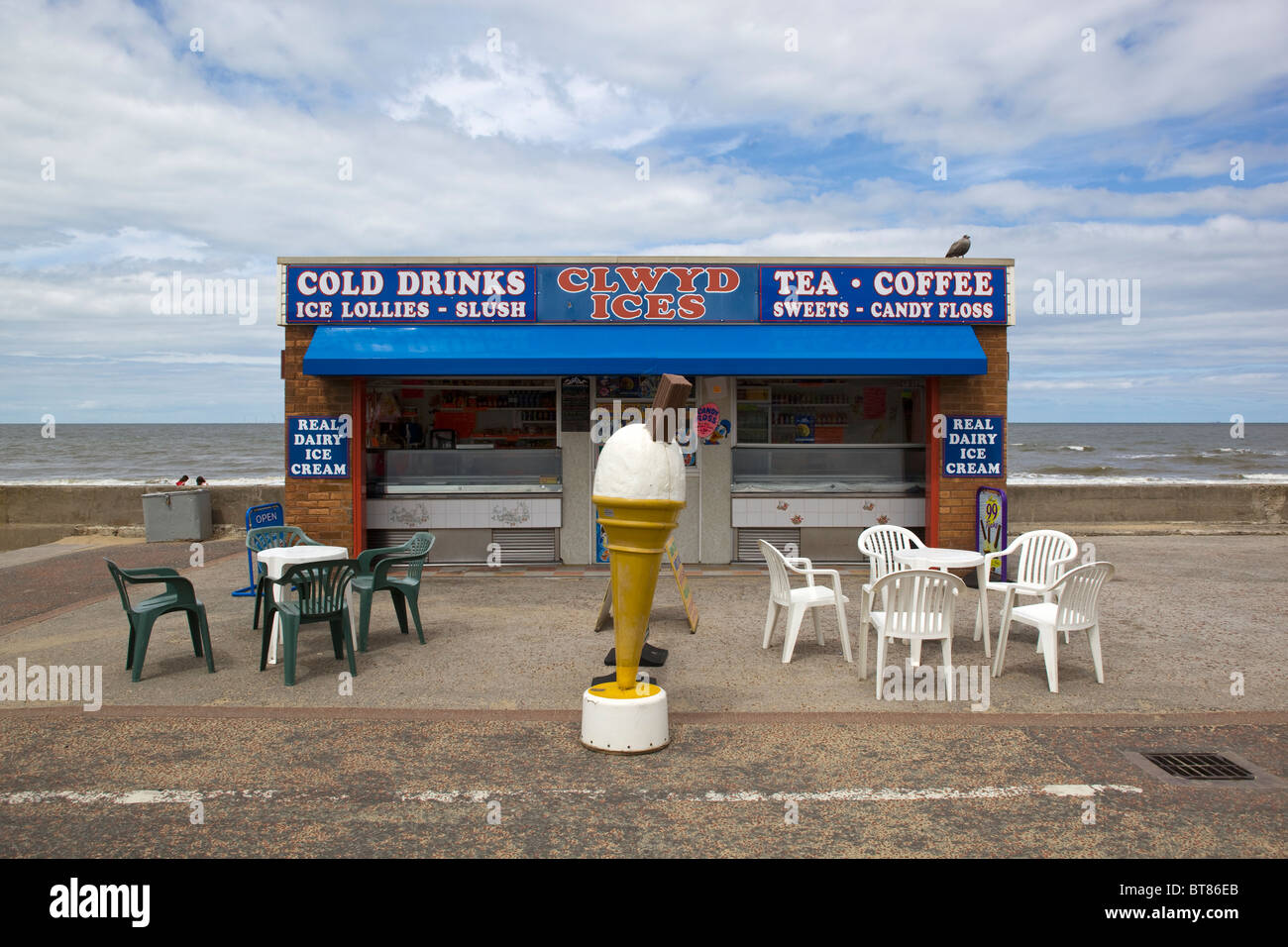 Tee kiosk -Fotos und -Bildmaterial in hoher Auflösung – Alamy