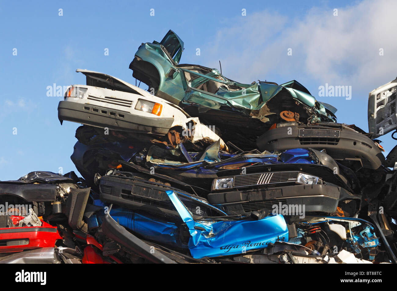 Junkyard Autos Stockfotos und -bilder Kaufen - Alamy