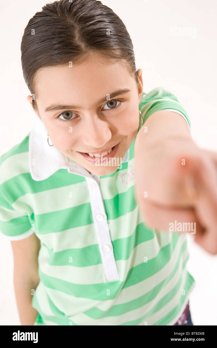 Kinder zeigen mit dem finger -Fotos und -Bildmaterial in hoher ...