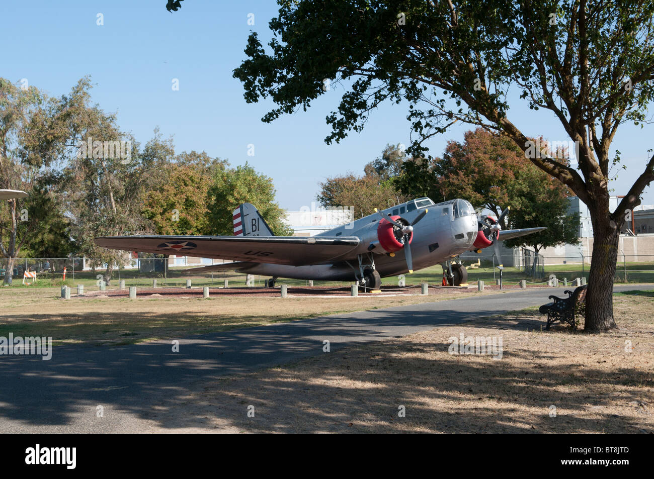 B 18 b18 bomber airplane -Fotos und -Bildmaterial in hoher Auflösung ...