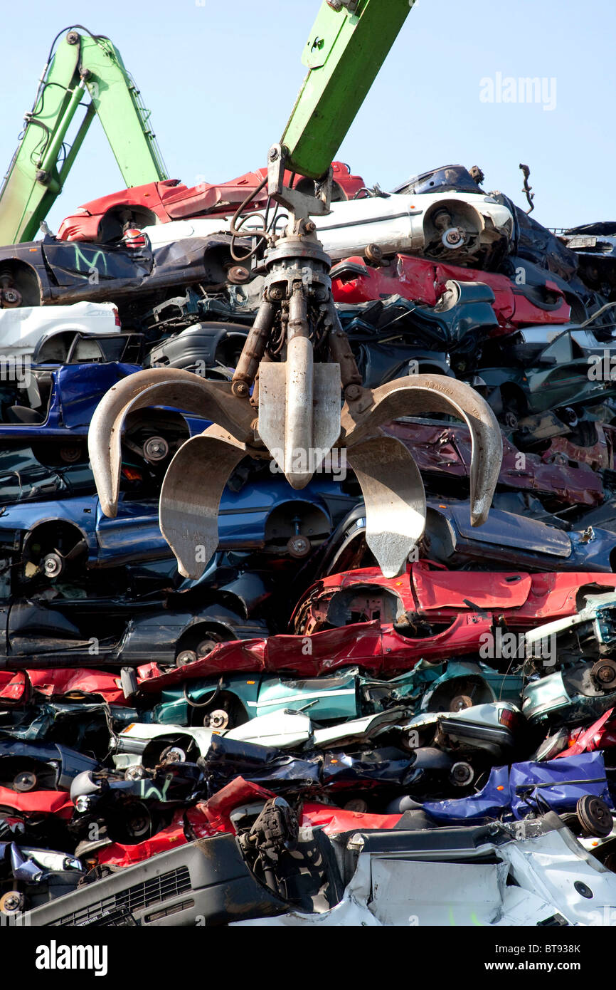 Schrotthaufen autos -Fotos und -Bildmaterial in hoher Auflösung – Alamy