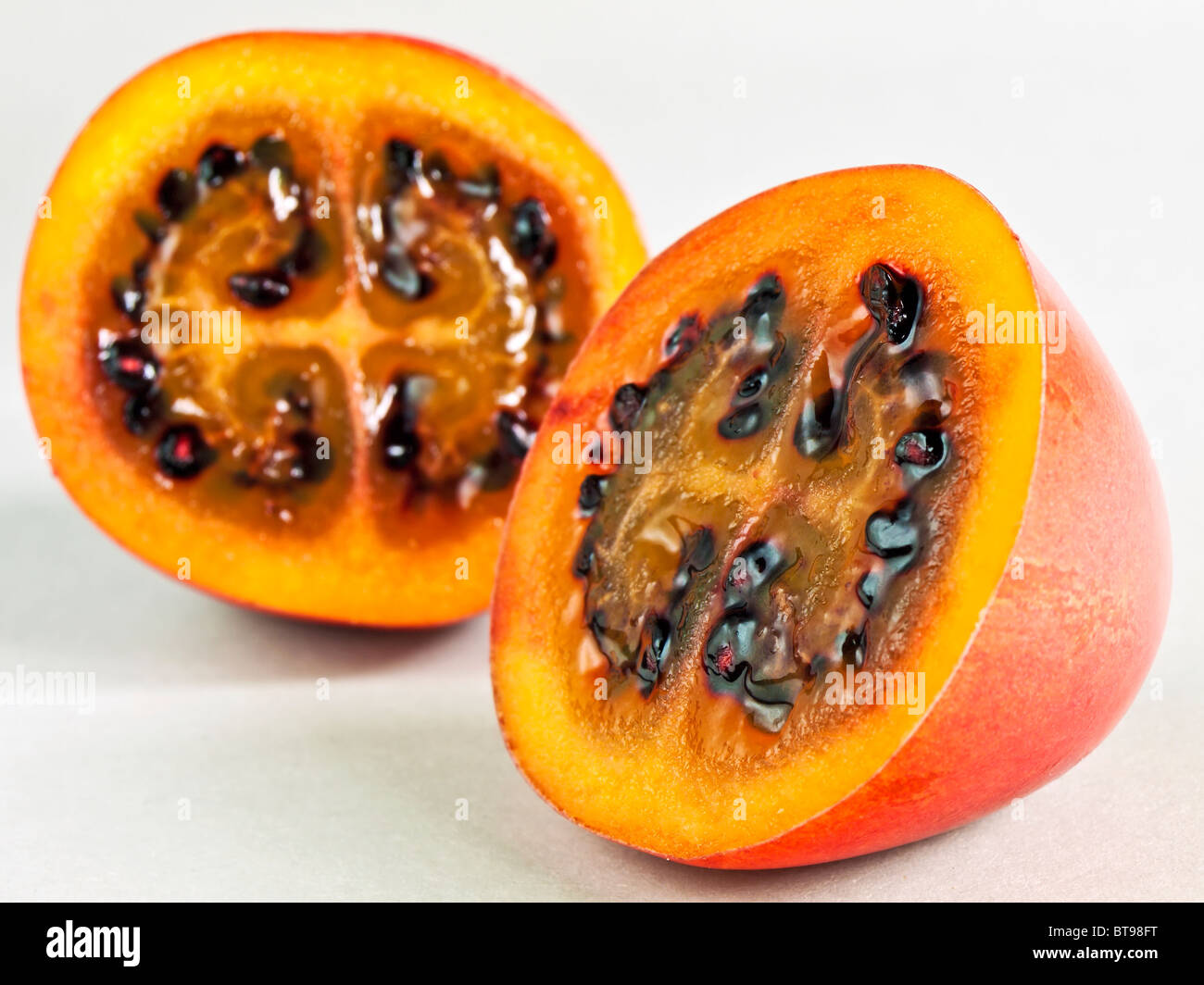 Tamarillo oder baumtomate cyphomandra betacea -Fotos und -Bildmaterial ...