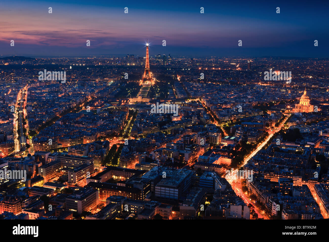 Sonnenuntergang in Paris mit dem Blick vom Tour Montparnasse Turm auf ...