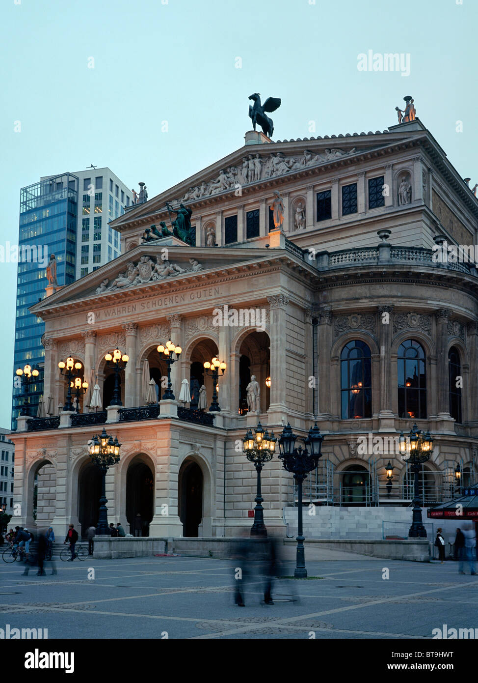 Alte oper in der nacht -Fotos und -Bildmaterial in hoher Auflösung – Alamy