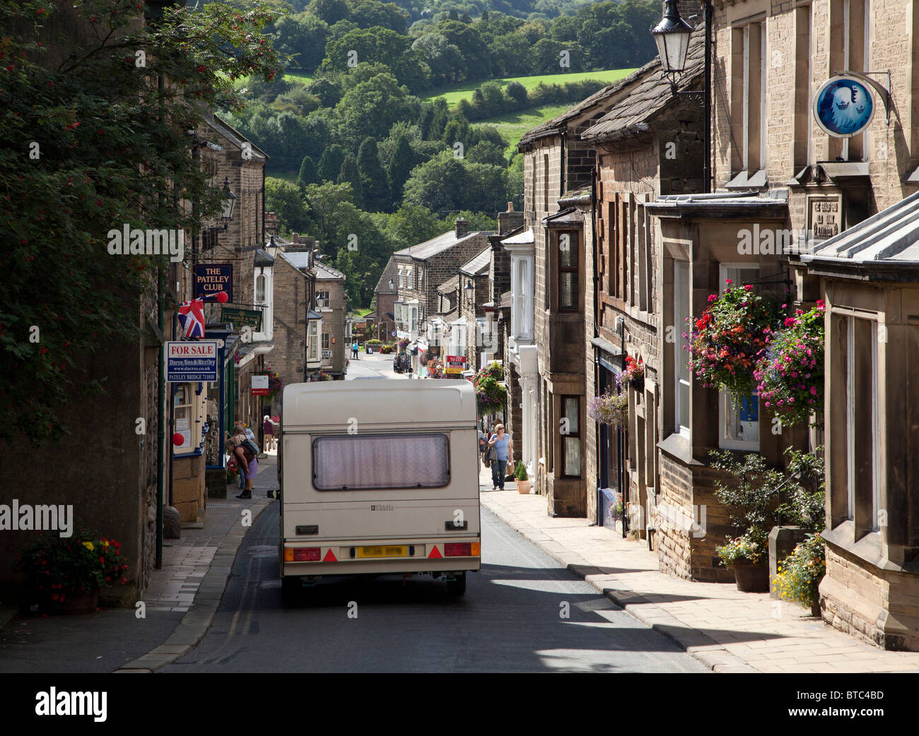 Wohnwagen auf der High Street in Pateley Bridge, North Yorkshire ...