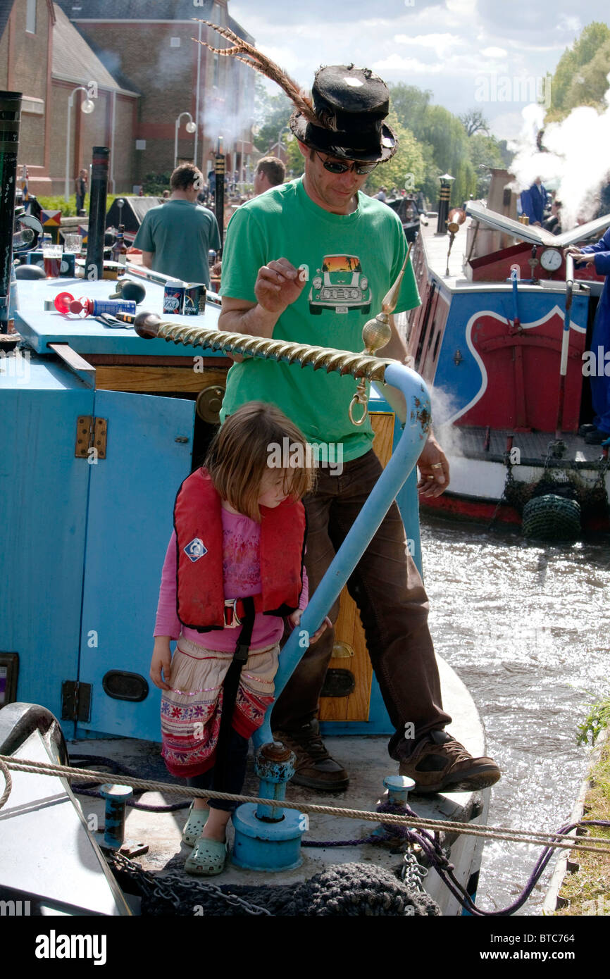 Zeichen auf einem boot bei einem festival -Fotos und -Bildmaterial in ...