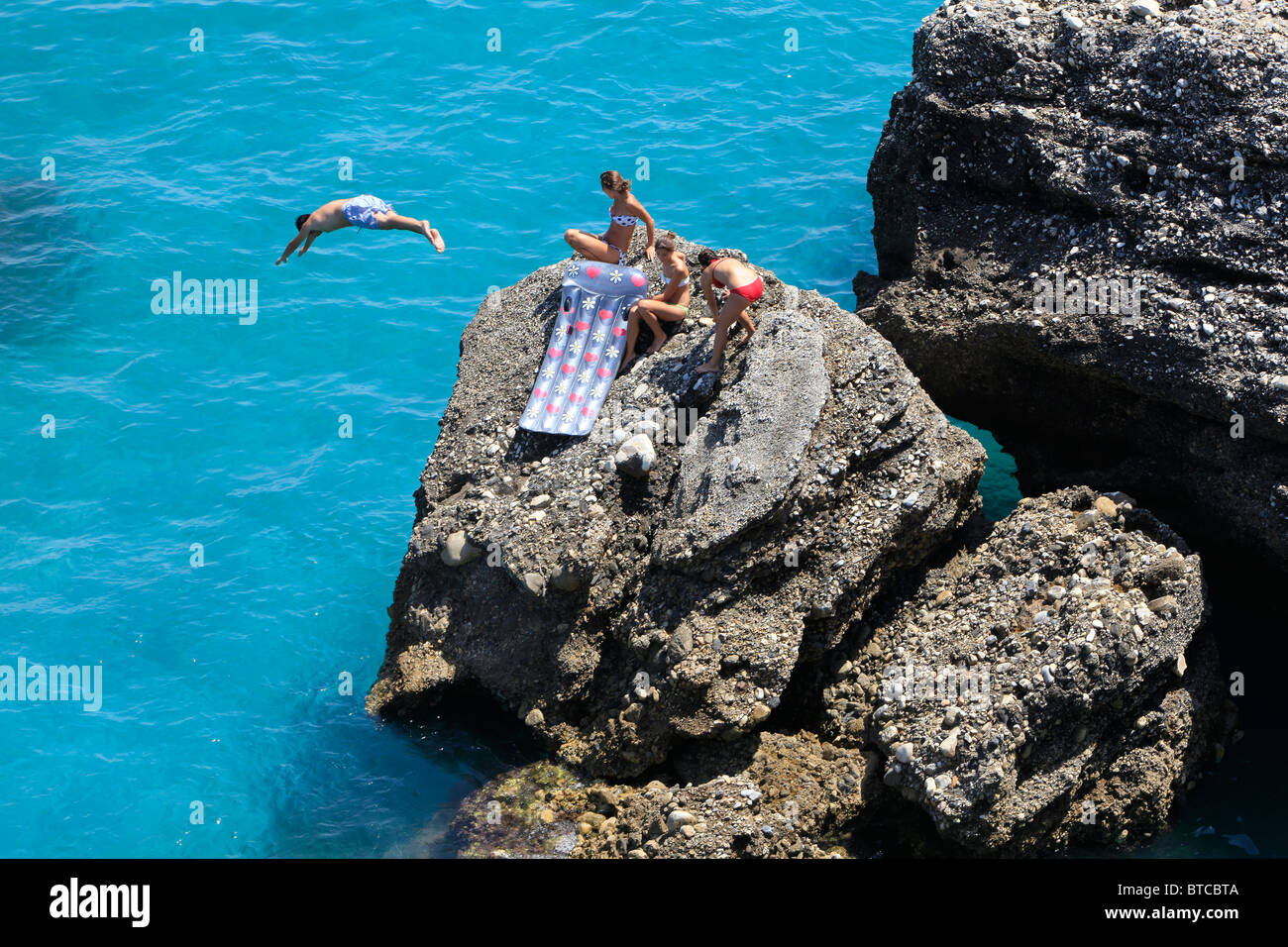 Summer teen girl in bikini -Fotos und -Bildmaterial in hoher Auflösung ...