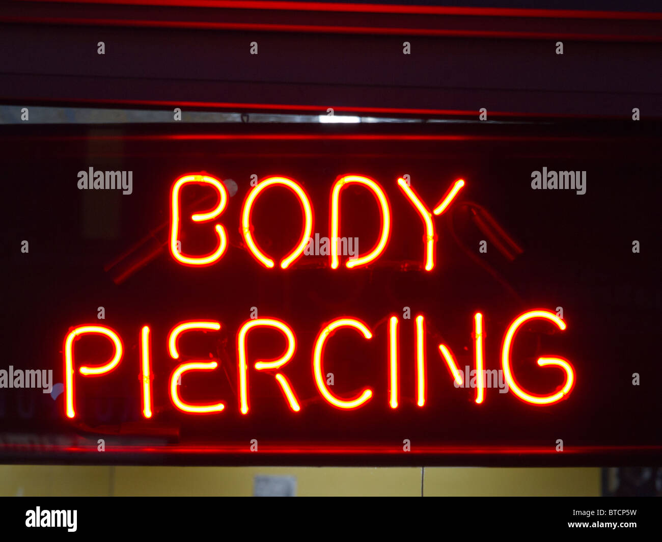 Body piercing -Fotos und -Bildmaterial in hoher Auflösung - Seite 2 - Alamy