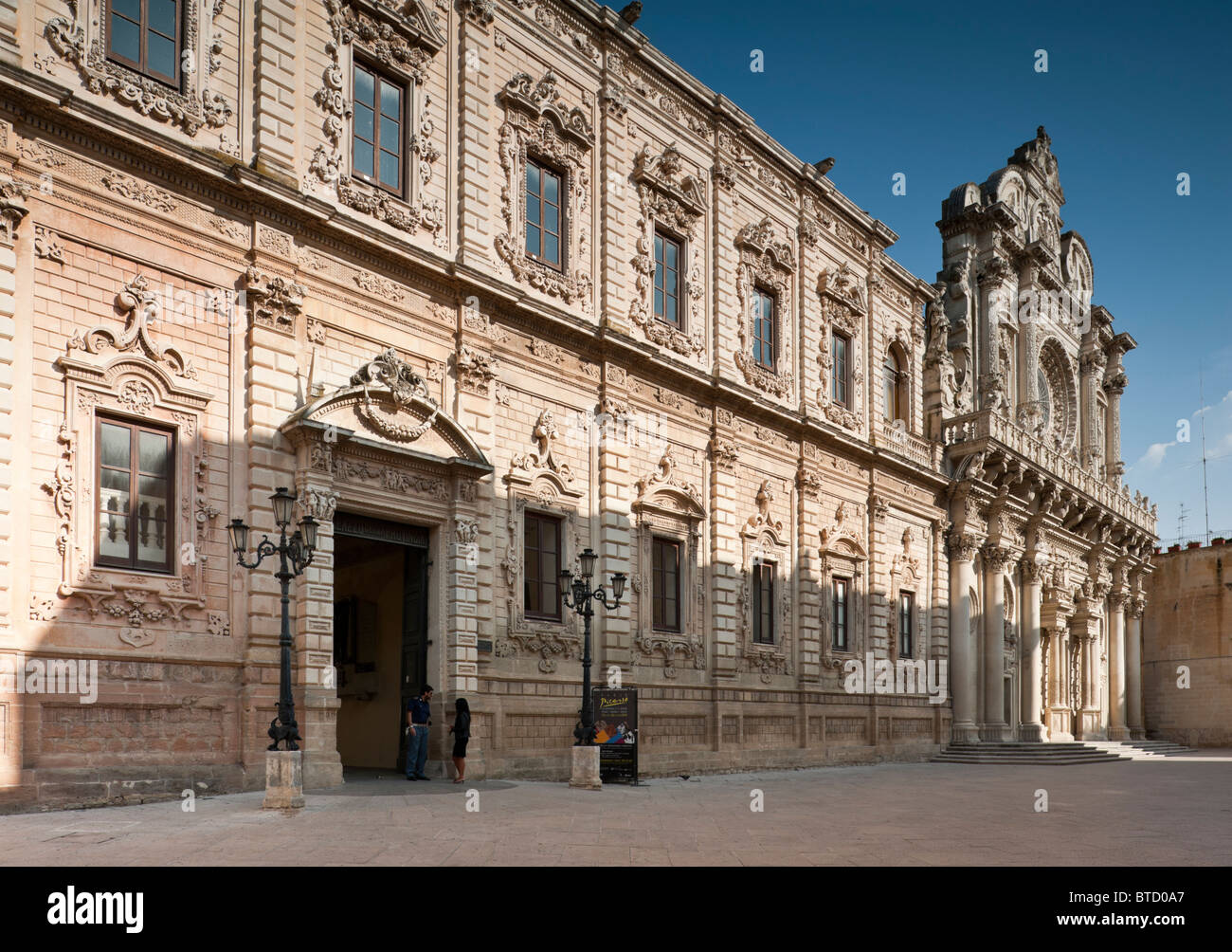 Palazzo dei Celestini (17. Jh.) und die Basilika von Santa Croce, Lecce ...
