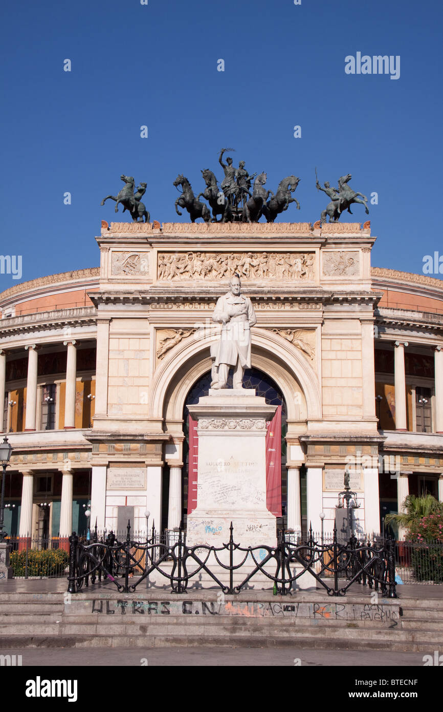 Piazza politeama palermo sicily italy -Fotos und -Bildmaterial in hoher ...
