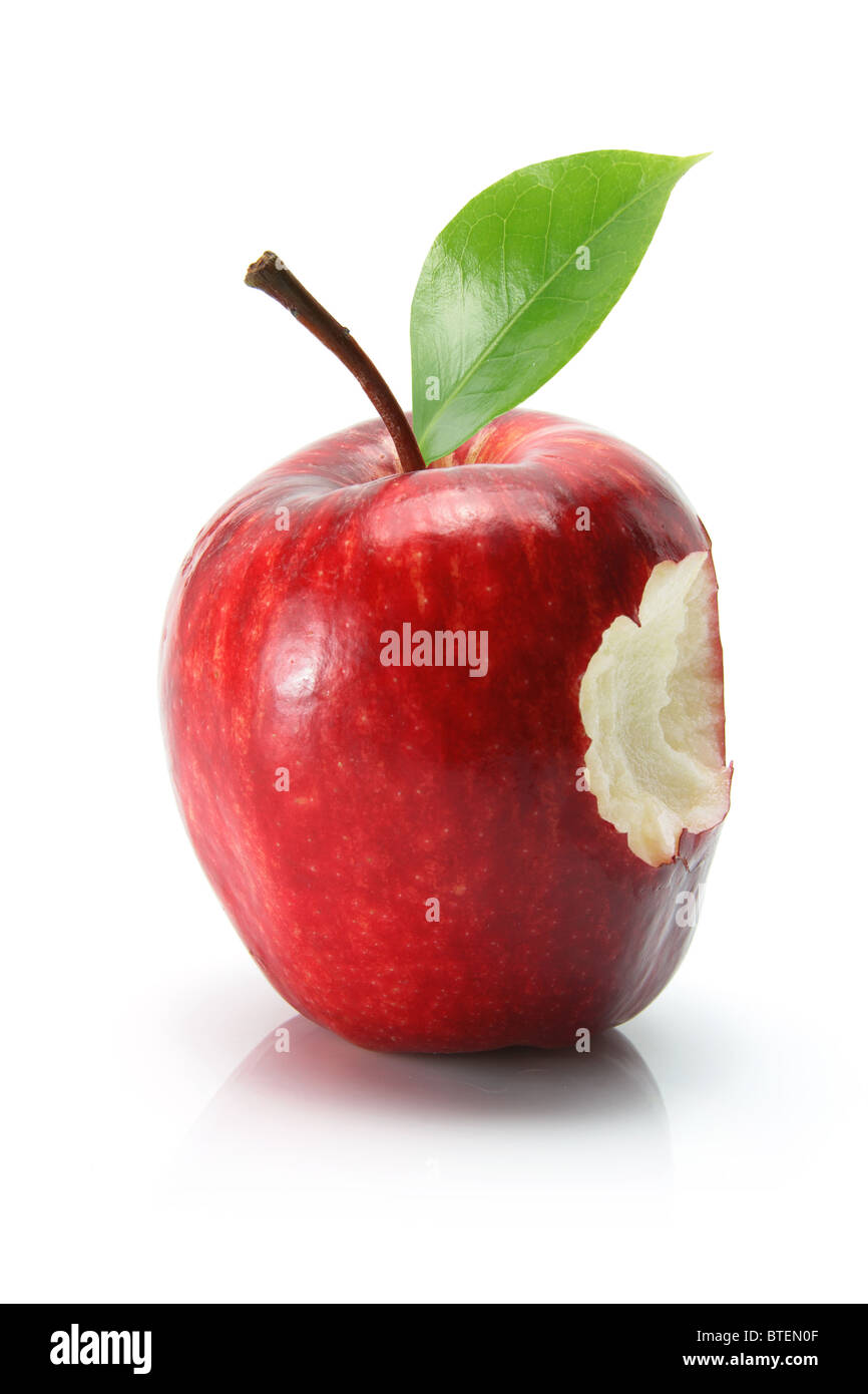 Red delicious apple with leaf -Fotos und -Bildmaterial in hoher ...