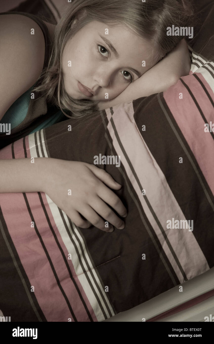 Preteen girls bed -Fotos und -Bildmaterial in hoher Auflösung - Seite 2 - Alamy