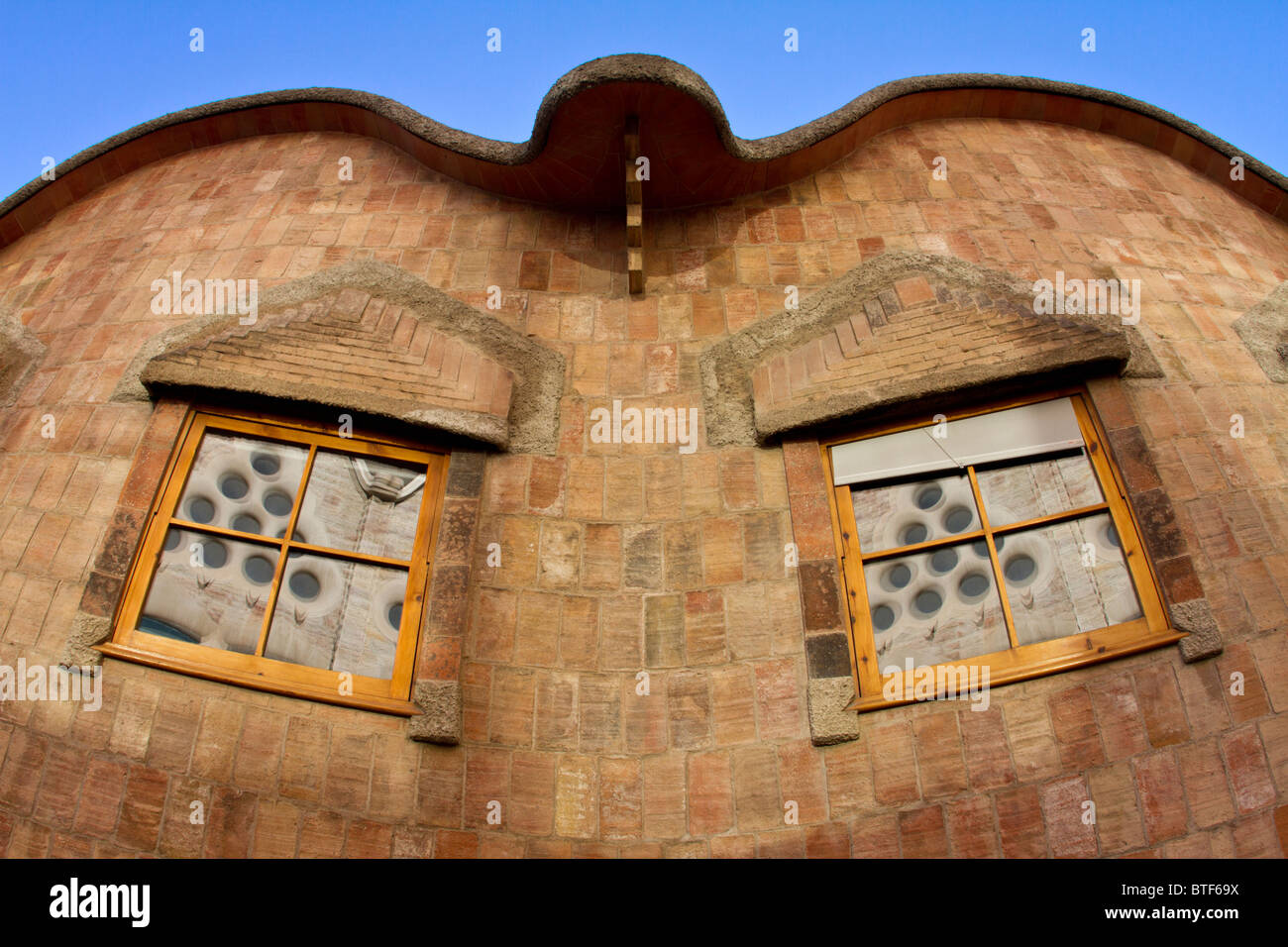 Antoni gaudi school -Fotos und -Bildmaterial in hoher Auflösung – Alamy