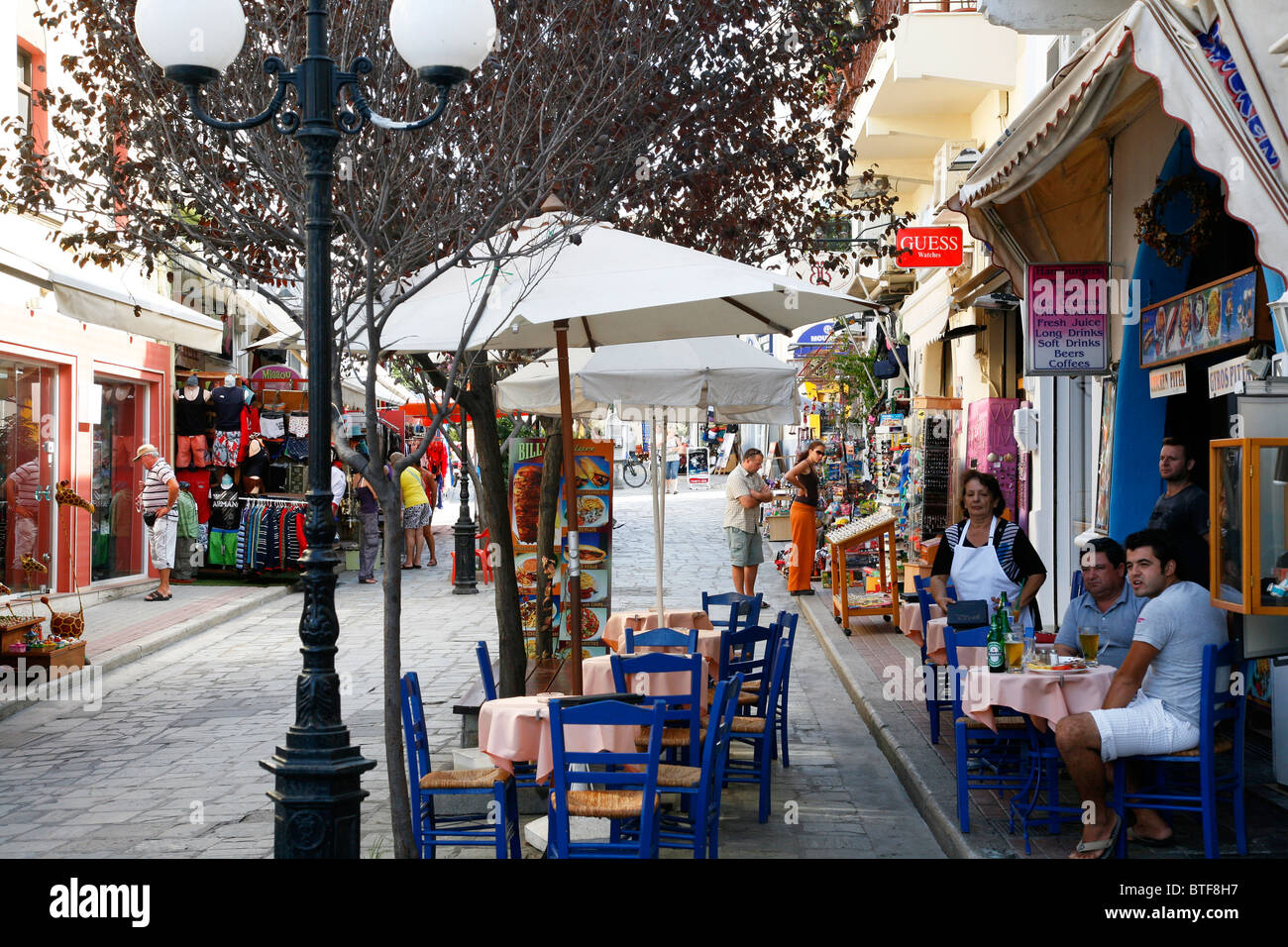 Cafe im Zentrum von Kos-Stadt, Kos, Griechenland Stockfotografie - Alamy