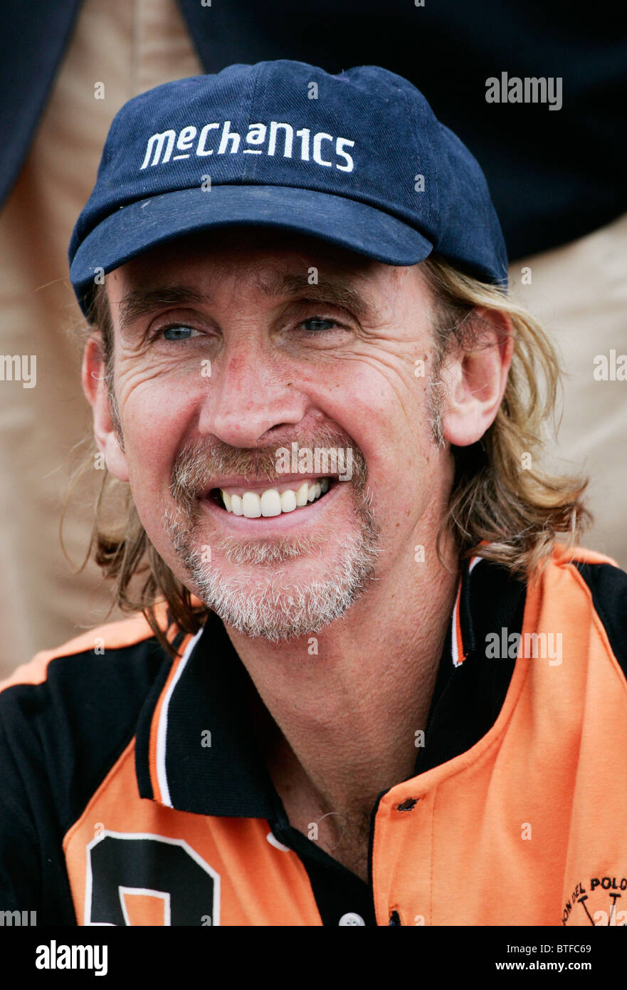 Rock star Mike Rutherford bei einem Polospiel an Hurtwood Park Polo ...