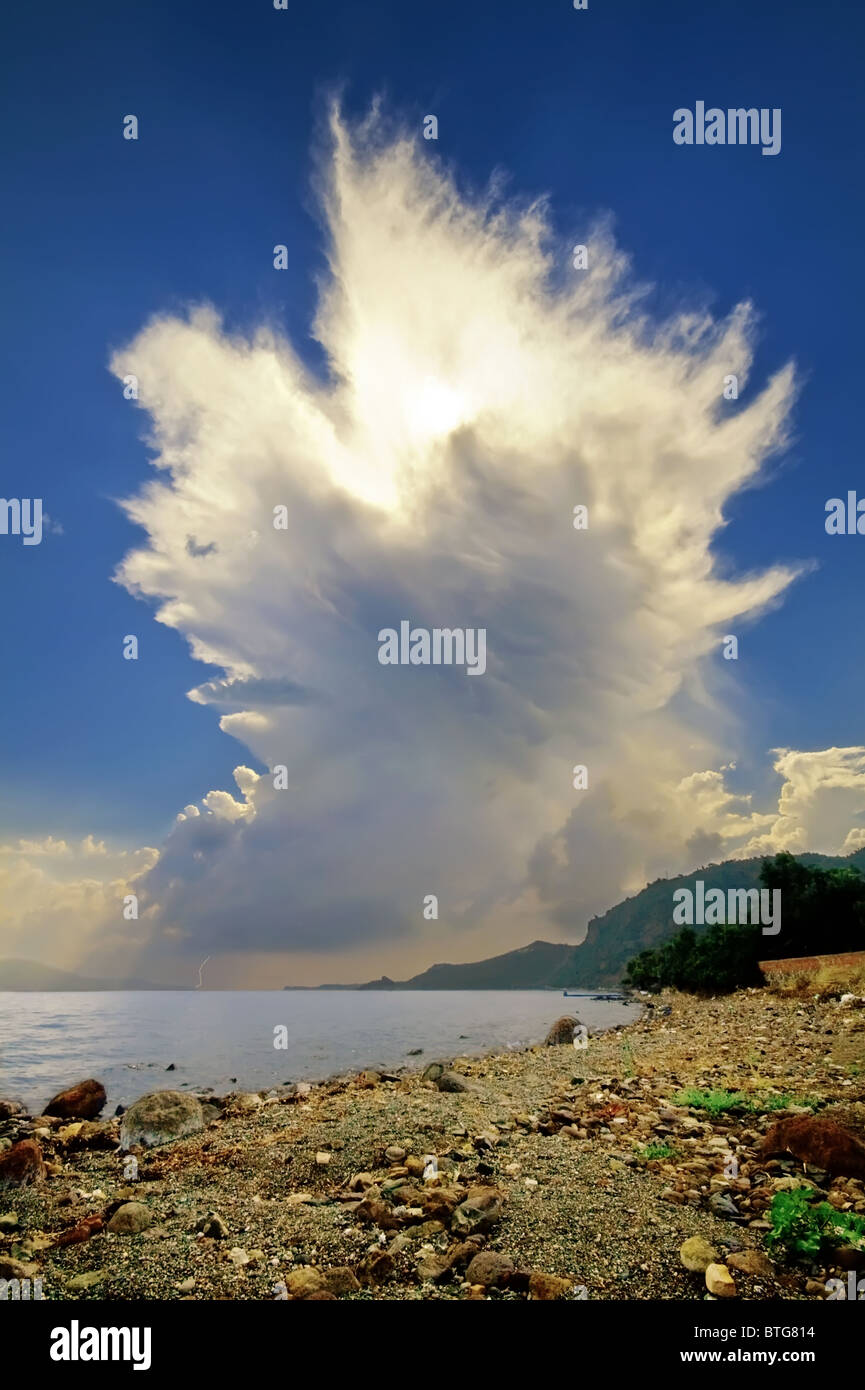 Cumulus congestus und cumulonimbus calvus -Fotos und -Bildmaterial in hoher Auflösung – Alamy