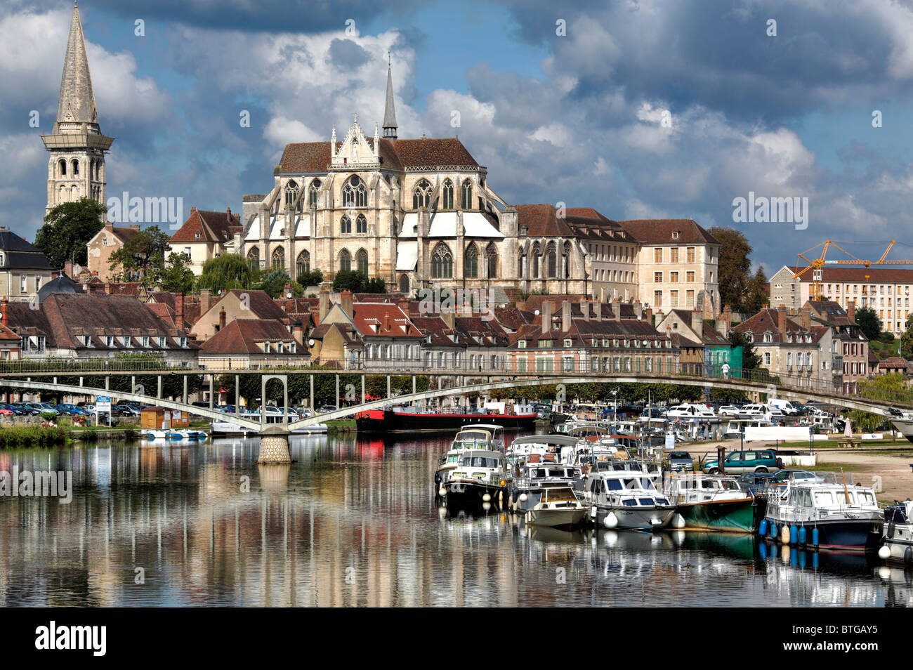 Abtei von auxerre -Fotos und -Bildmaterial in hoher Auflösung – Alamy