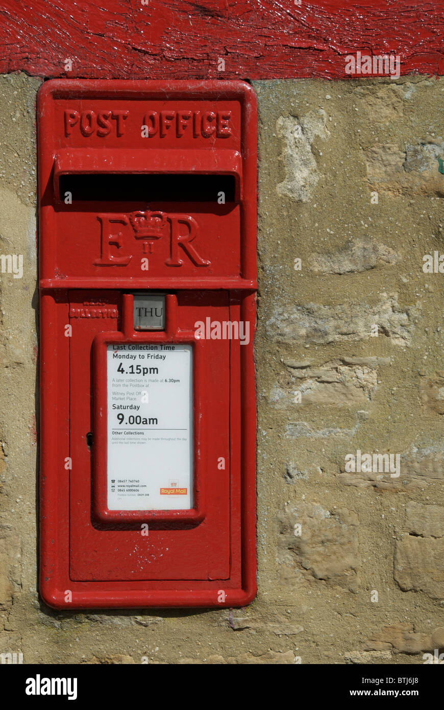 Cotswolds rote briefkastensteinwand -Fotos und -Bildmaterial in hoher ...